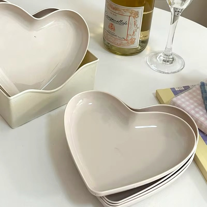 Pink Heart Dishes Set – Love Heart Plastic Plates for Party